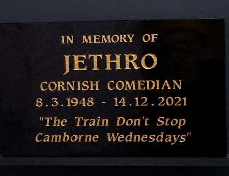 Plaque to remember popular Cornish comedian Jethro unveiled at Camborne ...