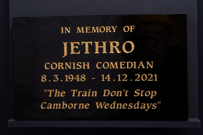 Plaque to remember popular Cornish comedian Jethro unveiled at Camborne ...