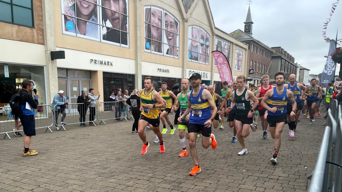 Hundreds complete Truro Half Marathon | voicenewspapers.co.uk