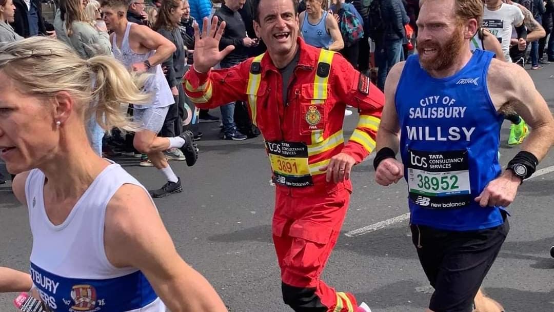 Paramedic completes London Marathon in his full Cornwall Air Ambulance ...