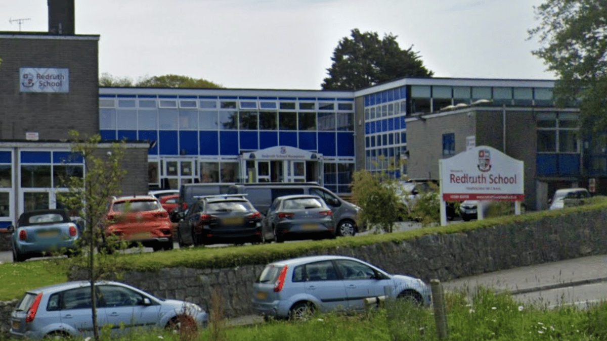 Royal Navy bomb disposal team attend incident at Redruth School ...