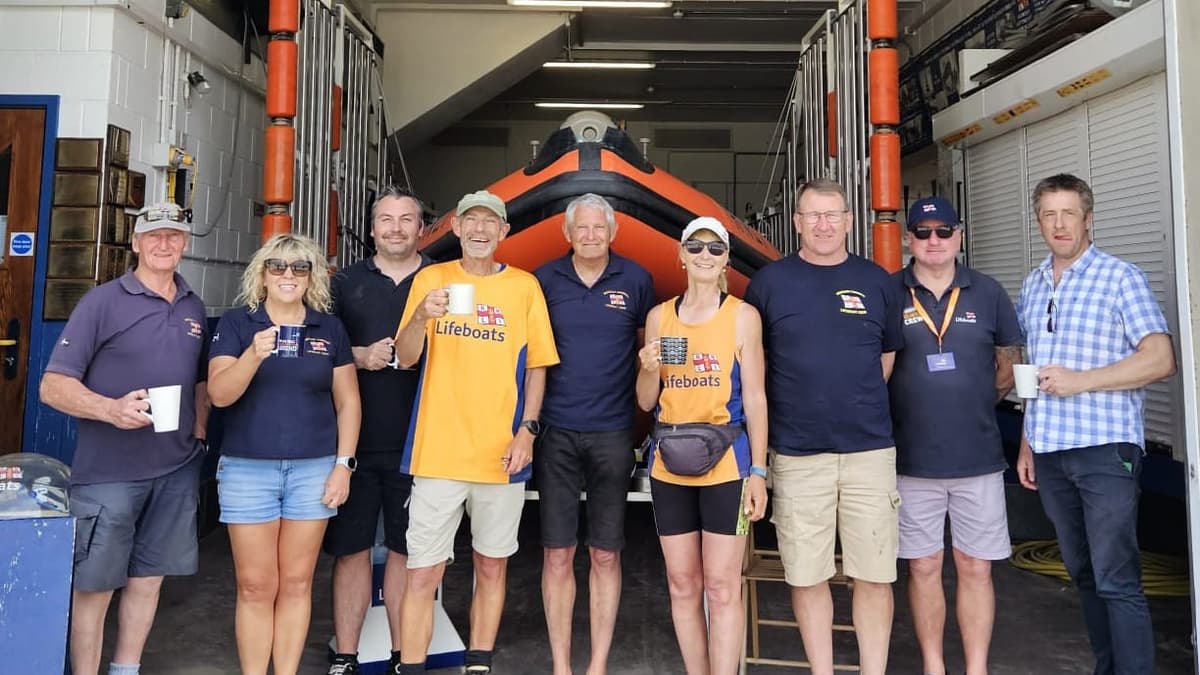 Couple walking the British coastline in aid of the RNLI visit Newquay ...