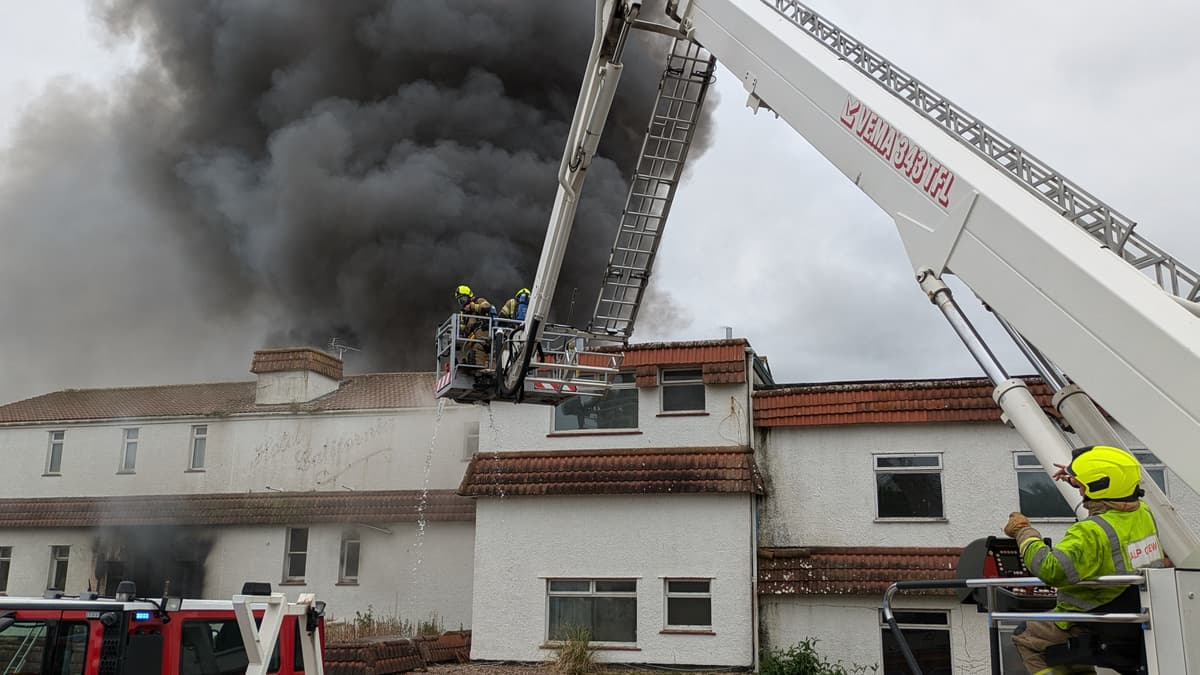 Firefighters battling huge blaze at former Newquay hotel ...