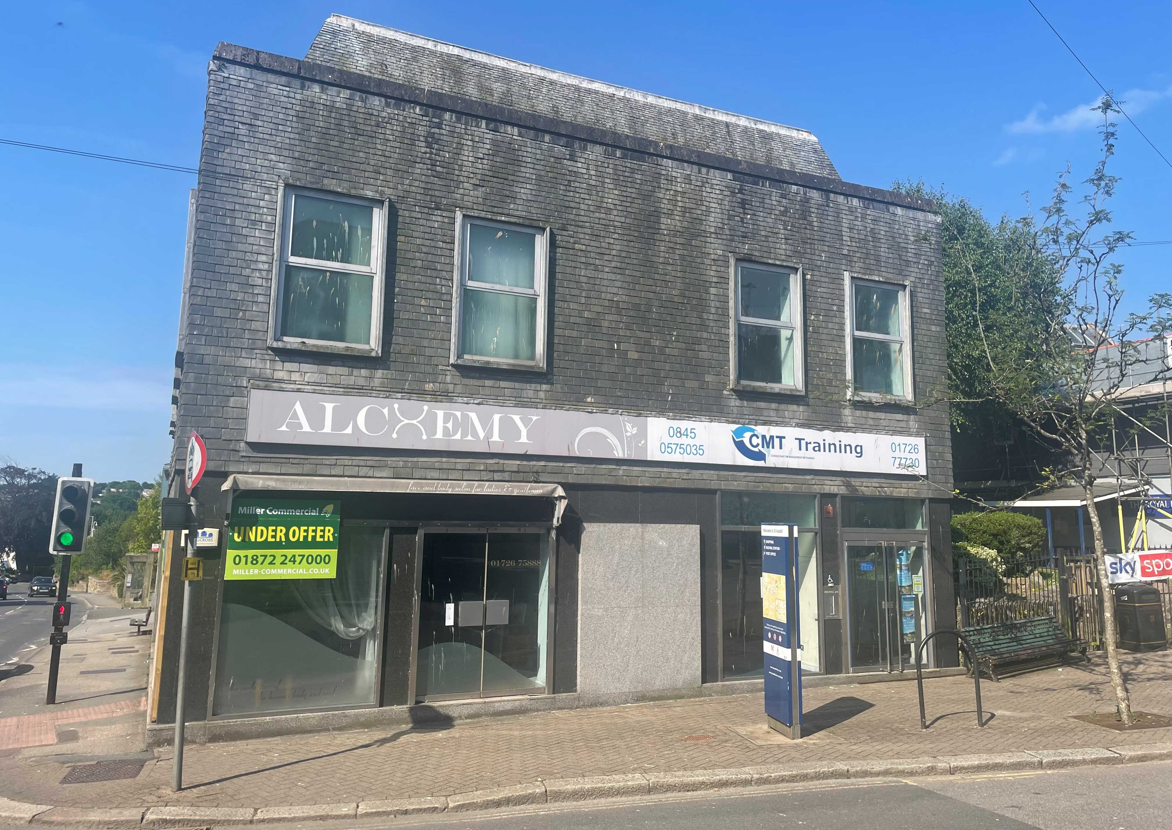Former bank building in St Austell is up for auction at £140,000-plus | voicenewspapers.co.uk