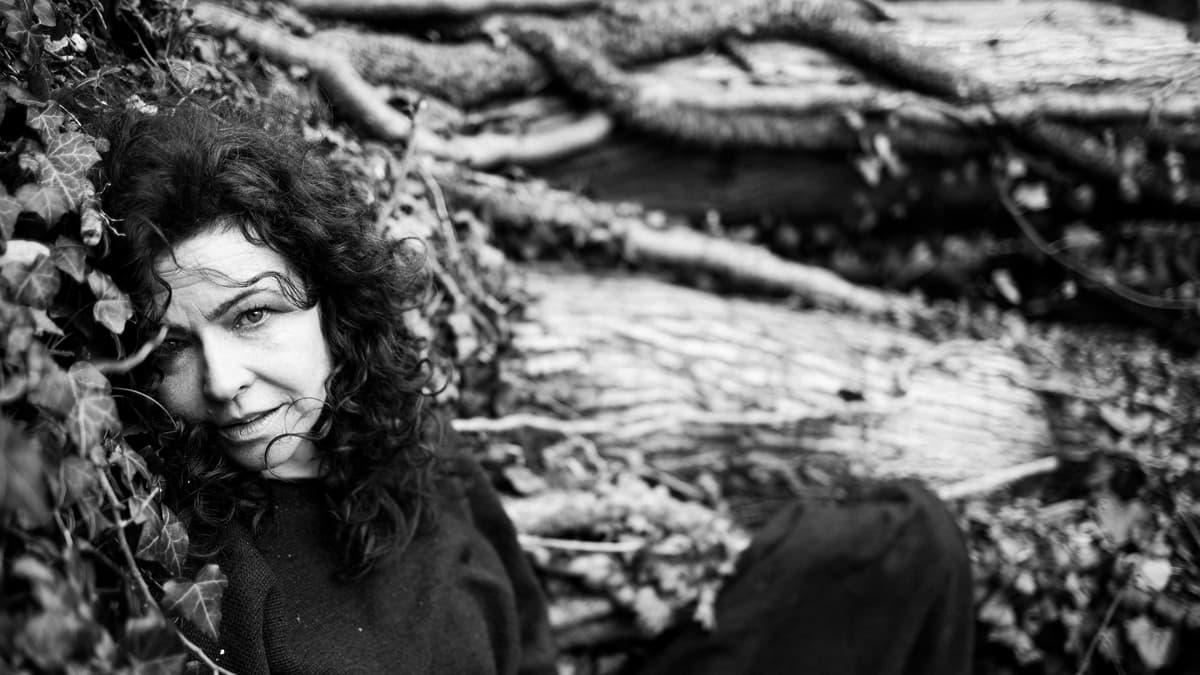 Acclaimed singer-songwriter to bring live show to Acorn Theatre ...