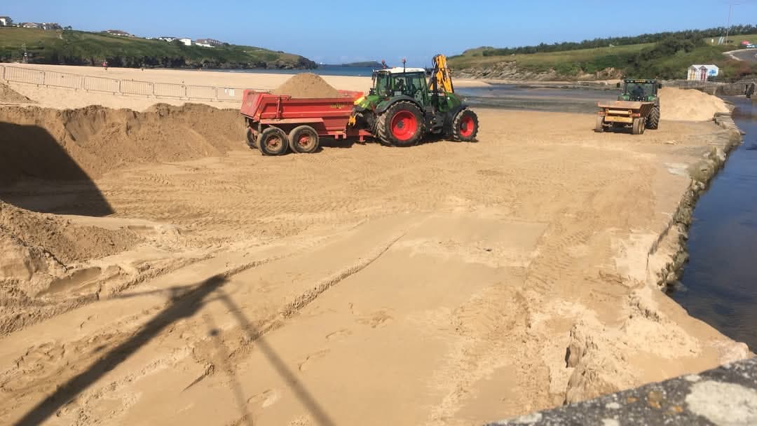 Sand levelling work underway to prevent build-up | voicenewspapers.co.uk