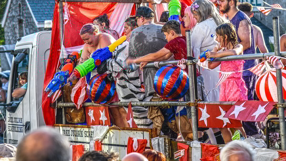 Grand parade at climax of eight days of carnival fun in St Dennis ...
