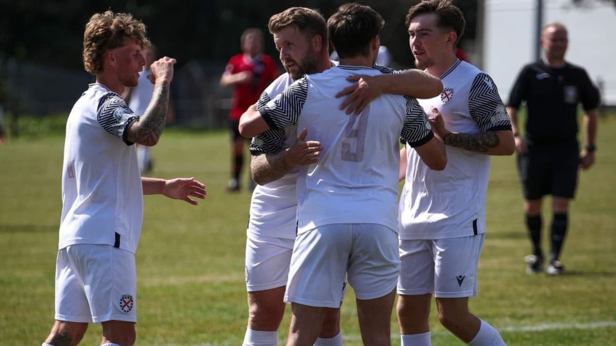 Castlehouse frustrated as St Austell collapse against Bovey Tracey ...